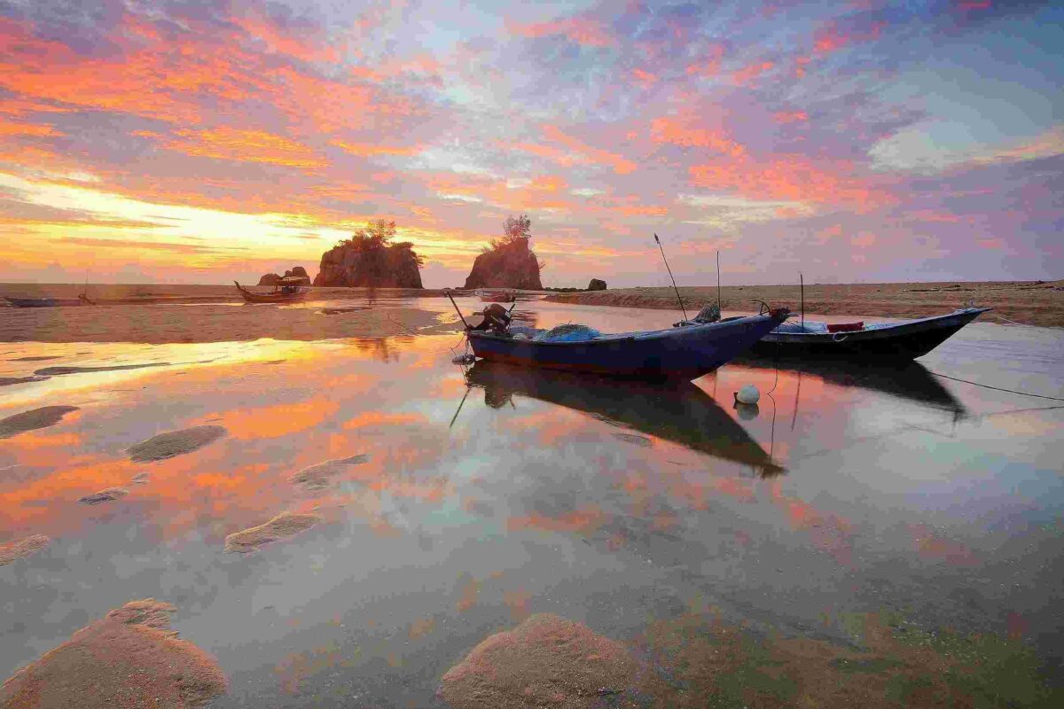 pink sands beach: the complete guide to the world’s most surreal shores ...